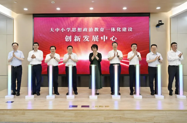 上海教育新闻网公众号：重温总书记重要讲话，看开大答卷